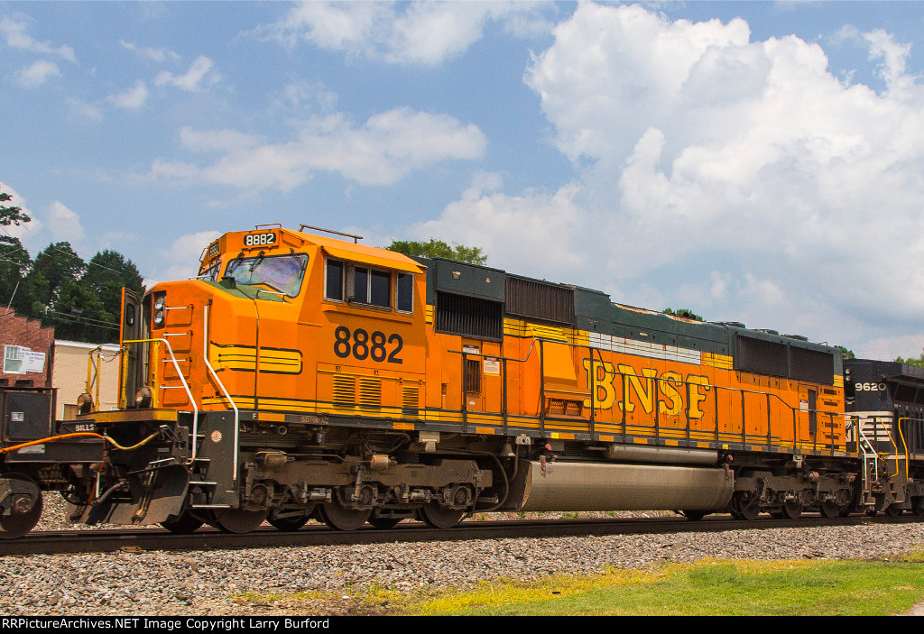 BNSF 8882
